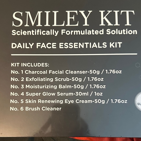 Smiley Kit | Skincare | Daily Face Essentials Black | Poshmark